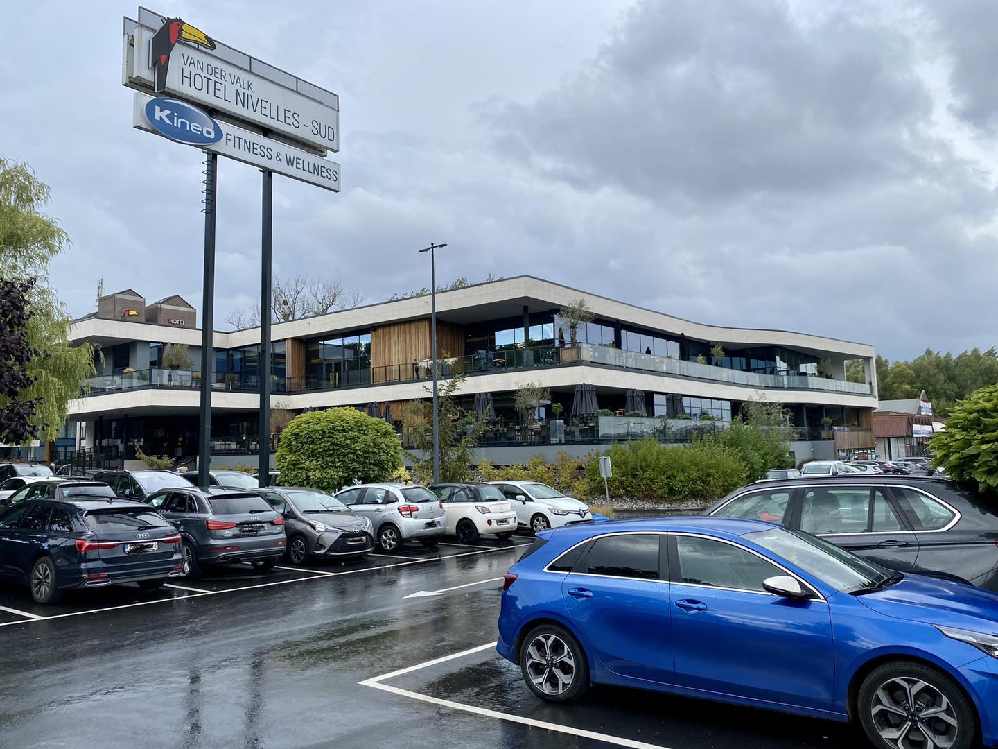 Petit mariage intime au Van Der Valk Hotel de Nivelles Sud | STARNIGHT ...